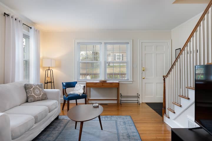Cute 1940s Vintage 2 Bed/1 Bath Near Downtown! - Fayetteville, NC