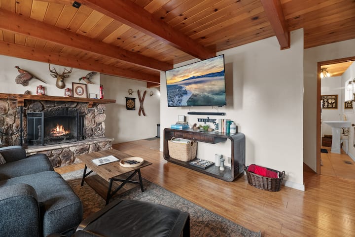 Cozy 2br Cabin W/gorgeous Mountain Views + Hot Tub - Running Springs, CA