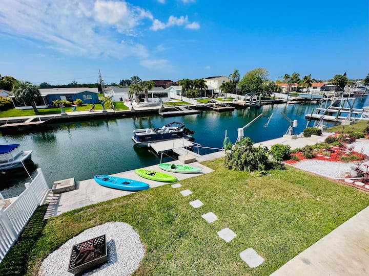 Beautiful Home With A Pontoon! - New Port Richey
