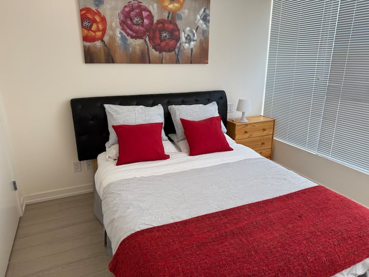 Downtown Condo Eau Claire / Prince’s Island Park - Calgary