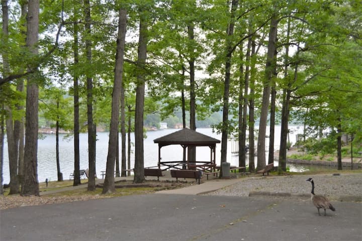Comfortable Townhome A Walk Away From Lake Desoto - Hot Springs Village, AR