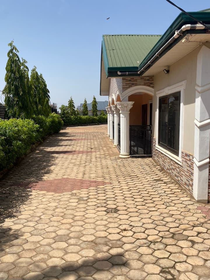 Beautiful 4 Bedroom House With Security Wall. - Ghana