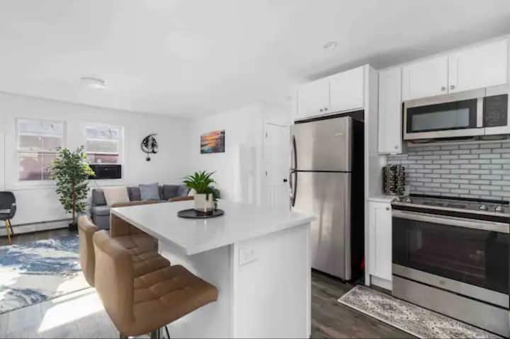 Cozy 2 Bedroom Apt, 4 Guests, 2 Beds, And 1 Bath - Rhode Island