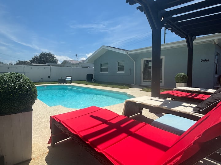 Wow! Freeheated Pool& Hot Tub! 3bd/2ba 2 King Beds - ラーゴ, FL