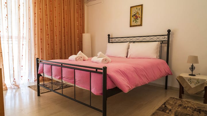 Athena's Apartment - Кардица