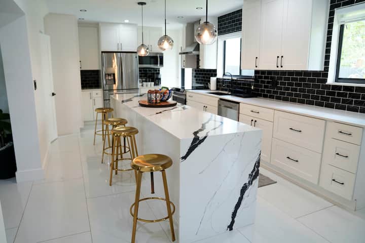 Modern Furnished Space For Long Stays, Hrdrock Std - Miami Gardens, FL