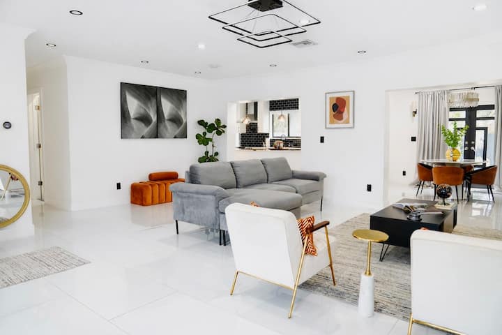 5 Min To Hard Rock Stadium, King Bed, Backyard. - Miami Gardens, FL