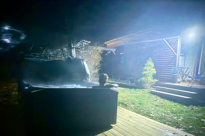 A Delightful Historic Barn* Unique / Salt Hot Tub! - Cape Elizabeth, ME