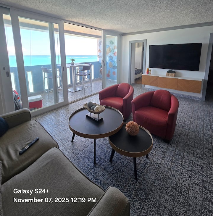 Oceanview 2 Bedroom - Balcony & Pool - Puerto Rico