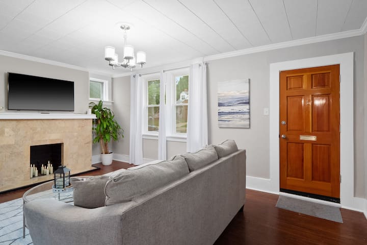 Spacious Duplex - Quiet Neighborhood, Pet Friendly - Kirkwood, MO