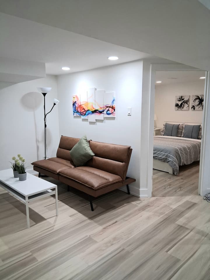 Close To The Airport/ 30 Min. From The Downtown - Toronto