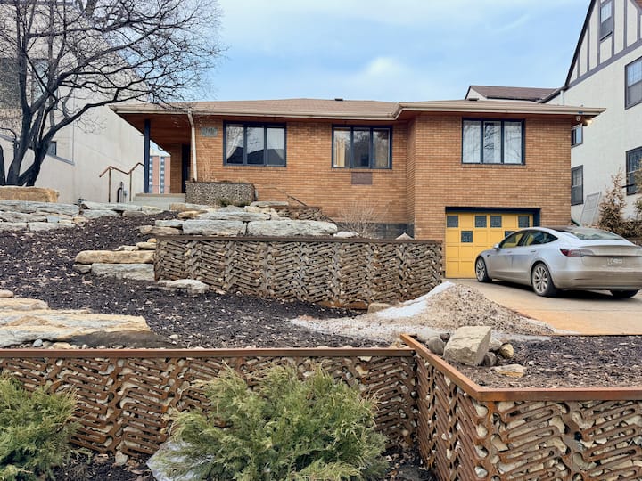 Private Urban Oasis With Amazing Downtown Views - Minneapolis, MN