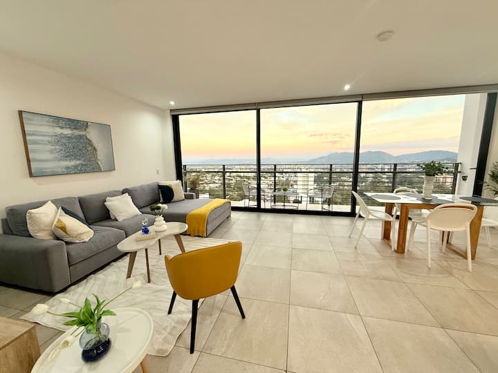 Elegancia Y Vistas Inigualables En Colonia Escalon - San Salvador