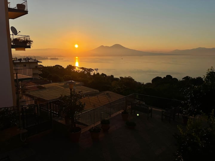 Piccolo Paradiso Nella Tranquillità Di Napoli. - Napoli