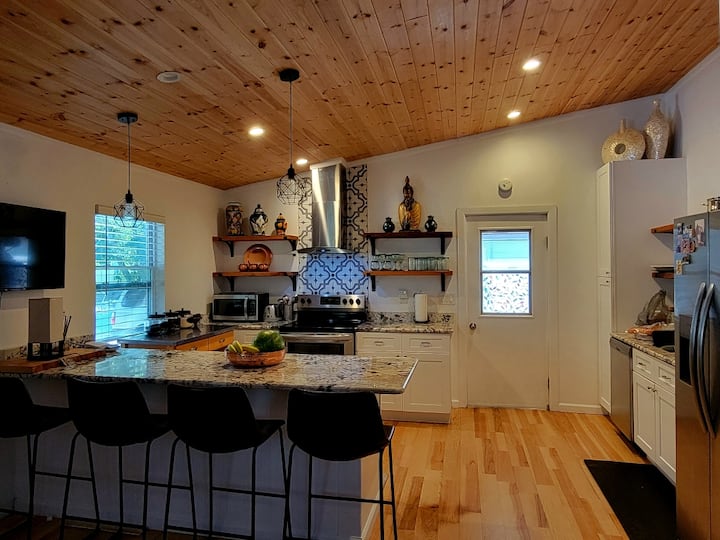 The Sapphire Suite - Sarasota, FL