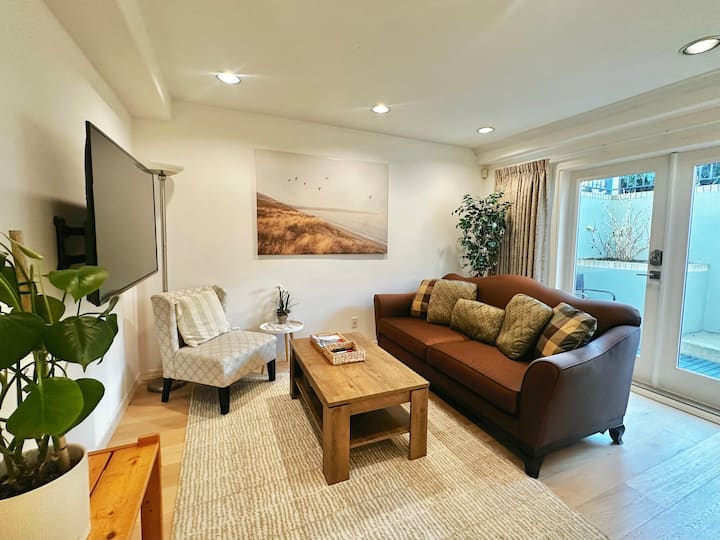 Adorable 2-bedroom Guestsuite In Cambie Village - Vancouver