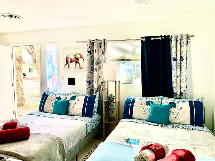 🦋 Private Room ❤️ 2 Bed 1 Bath Kitchen - Las Vegas