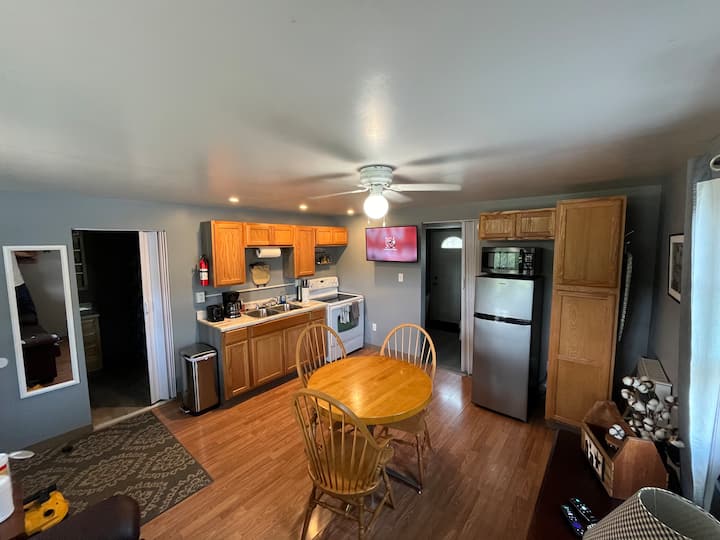 Lovely 1 Bedroom Duplex With Free Hi Speed Wifi - Beaver Creek State Park, East Liverpool