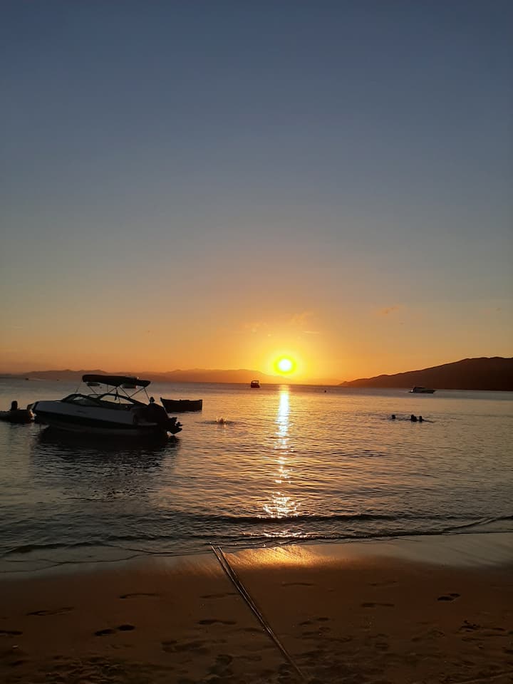 Green House Lugar Aconchegante E Estiloso Na Praia De Canto Grande, Bombinhas Sc - Bombinhas