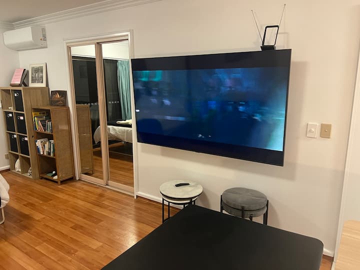 Cozy Studio , Huge Tv , Ac , Pool , Kids Play Area - Coolangatta