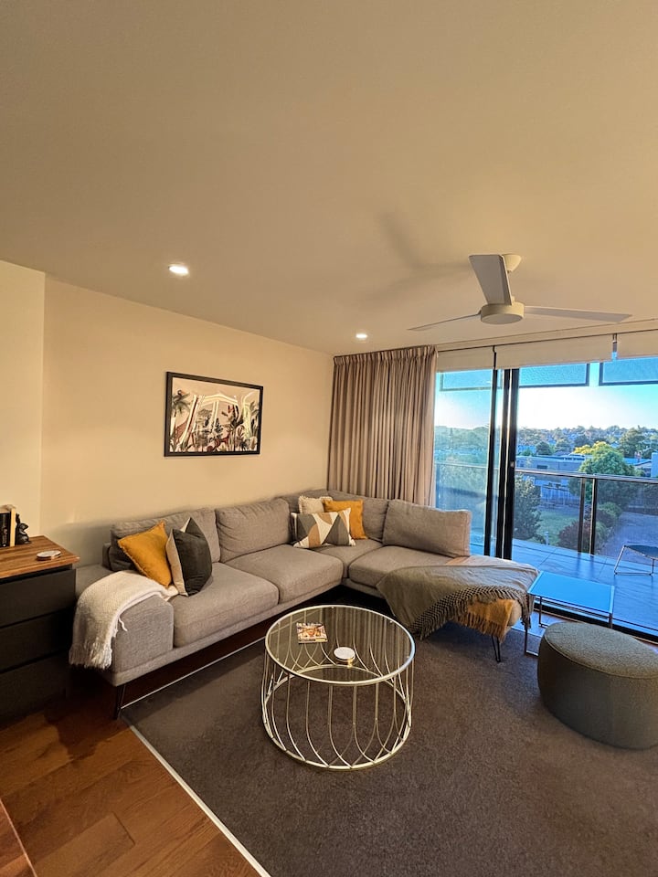 Centrally Located 1-bedroom Unit With Balcony - Geelong