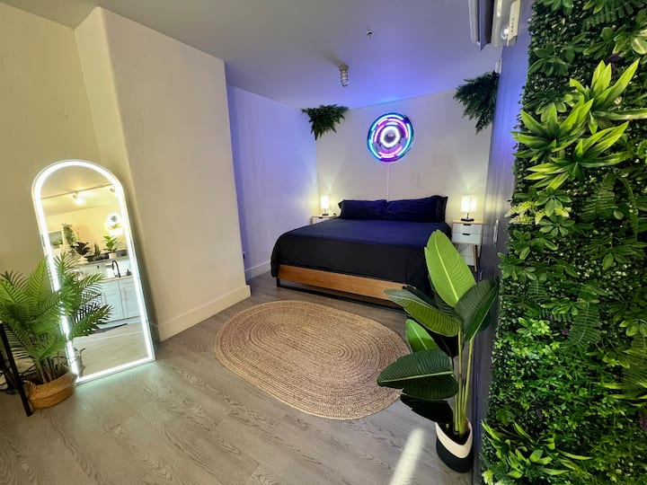 Walk To Uofa & Nightlife | Free Parking | King Bed - Tucson