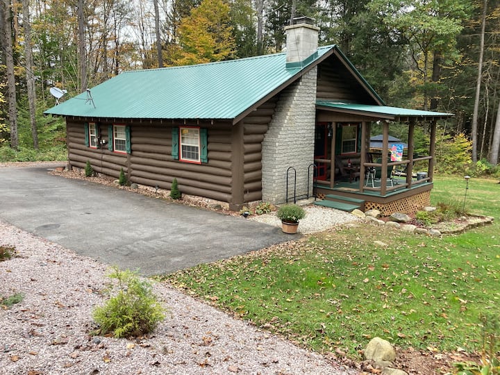 Little Bears Cabin In The Adirondacks, Dog Welcome