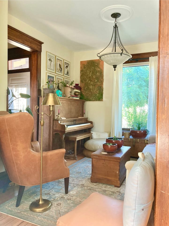 Downtown East Pearl St. With Foothill Views - Boulder, CO