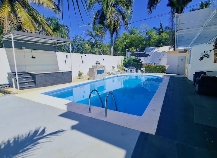 Villa Peluchini: Luxury Jacuzzi/pool/5br Paradise - Sosúa