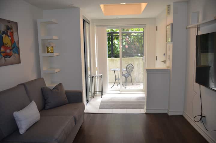 Lovely Likeable 1- Bedroom Rental W/ Private Patio - Toronto