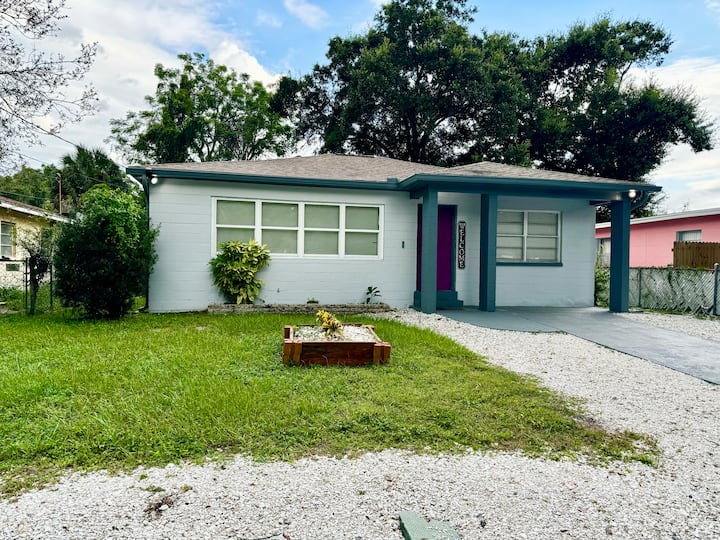 Super Spacious 5br - Tampa, FL
