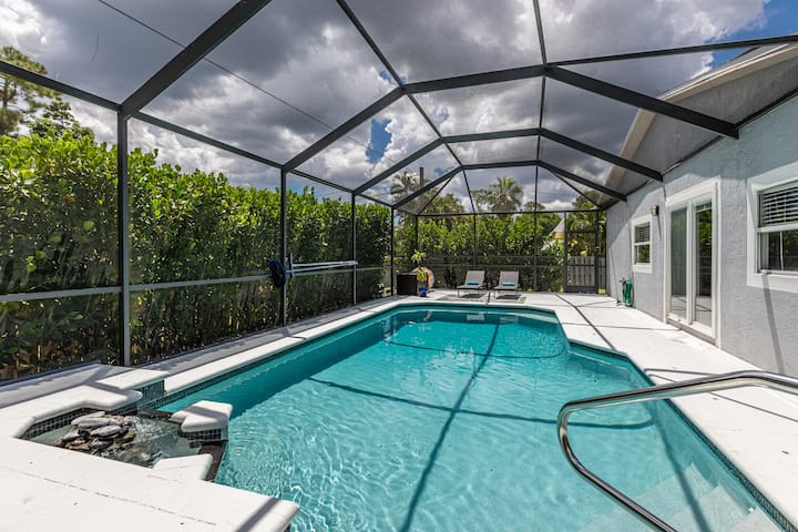 Sunny, Open 3 Br, 2 Ba *Pool* Home - Estero, FL