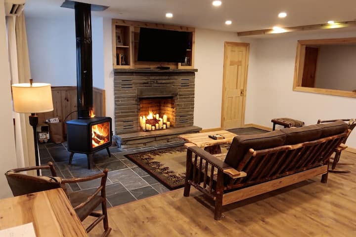 Catskills Rustic Chic 4 Bdrm W/ Wood Stove - Hunter Mountain, NY