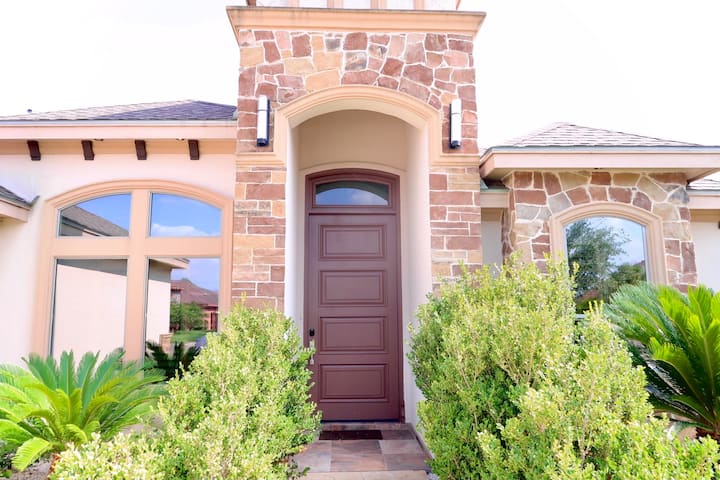 Home With Office Space - 매캘런