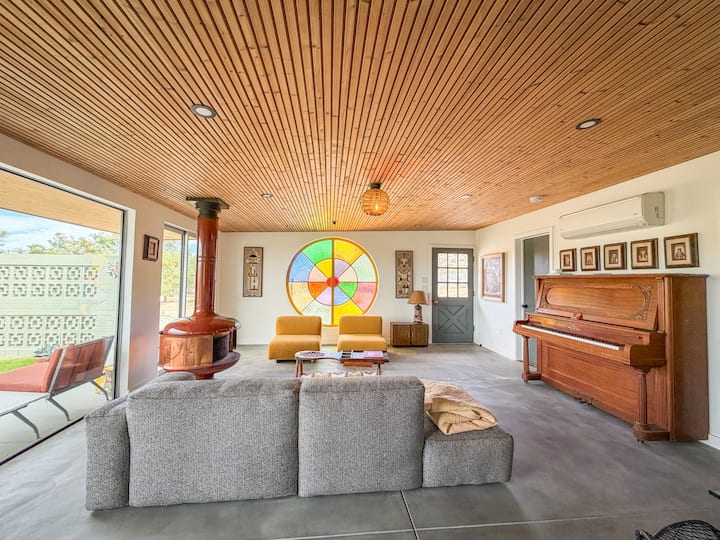 Artist Hideout On 10 Acres Of Vibe - Yucca Valley, CA