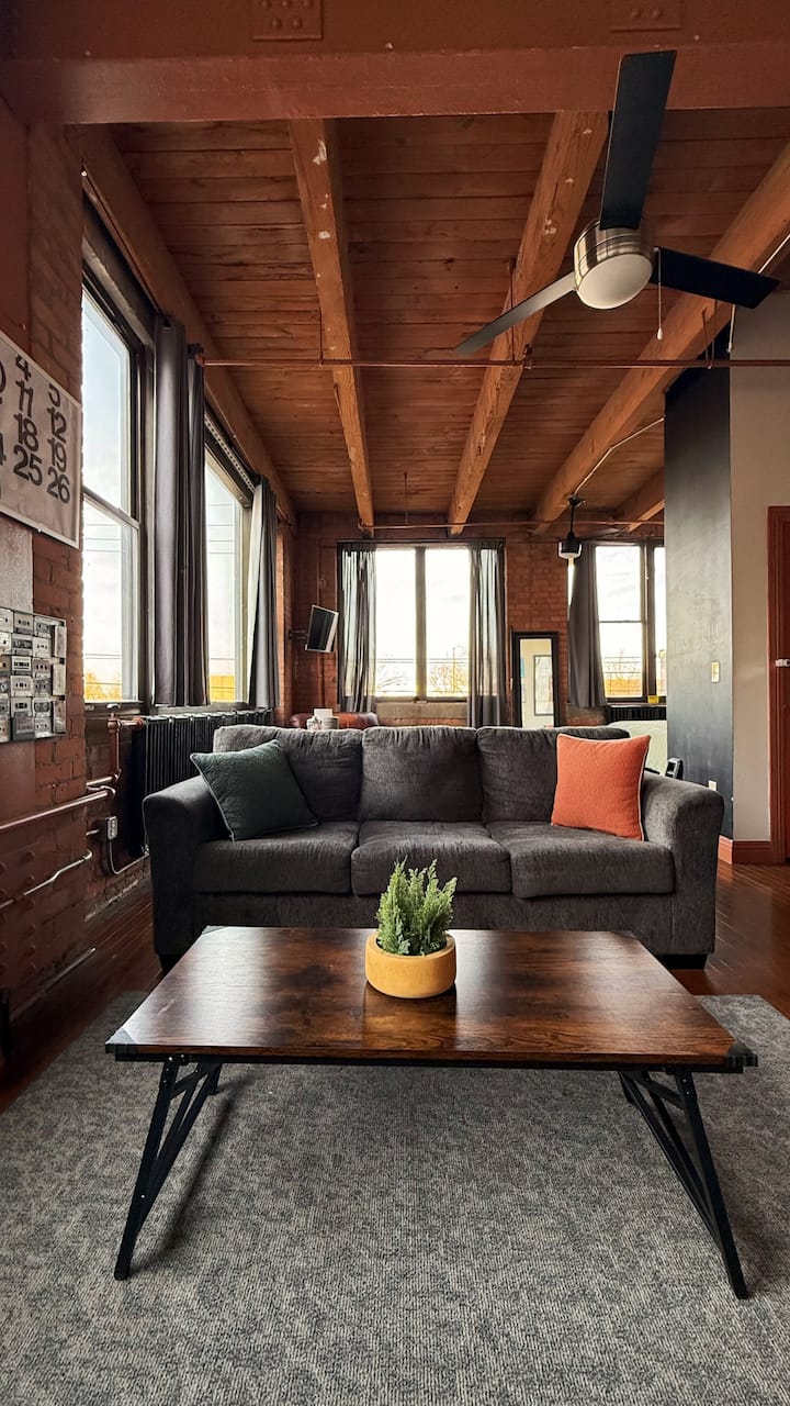 Dtwn Detroit Industrial Loft Free Wi-fi - Detroit, MI