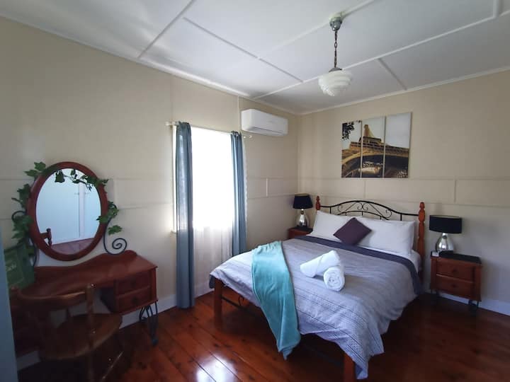 French Private Central Cozy 3bed Free Wi-fi + A/c - Balmoral