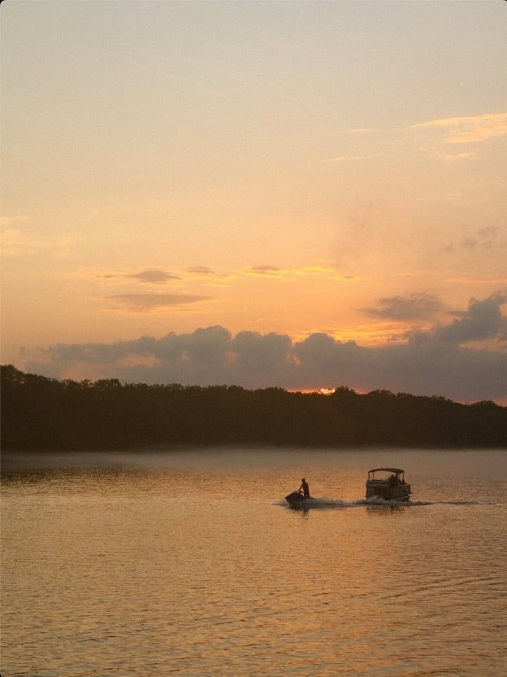 Cabin W/ Hot Tub On The River - Iowa