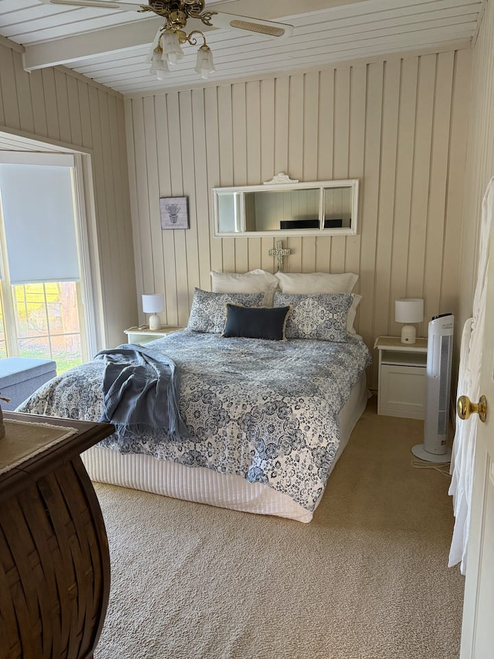 Silver Saddle Three Bedroom Cottage With Pool - Hawkesbury City Council