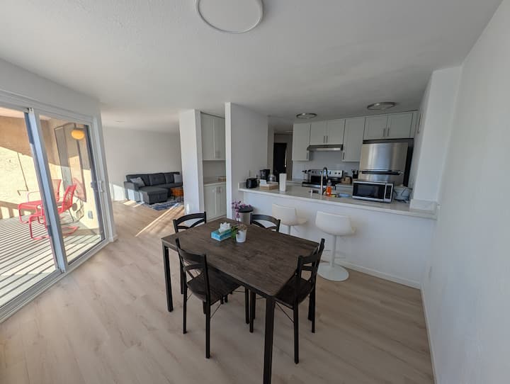 Charming Bellevue Getaway W/free Parking - Bellevue, WA