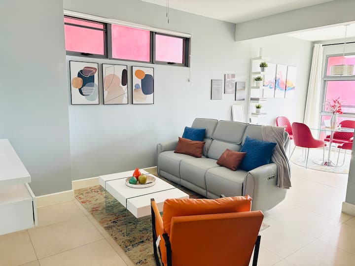 Modern Condo/gated/ Pool/ Gym/wifi/ac/ Hot Water - Kingston