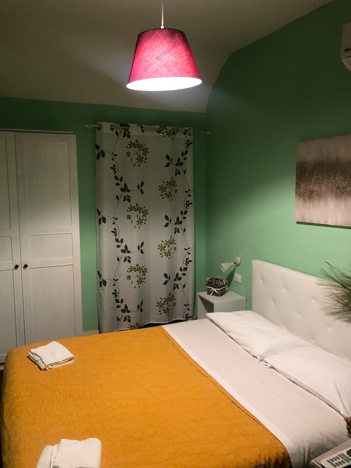 Camera Quattro Posti Letto In Pieno Centro Storico - Finale Ligure