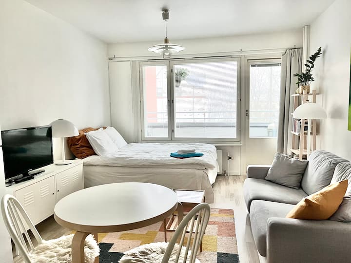 Cozy Studio With Great Connections And A Balcony - Helsinki