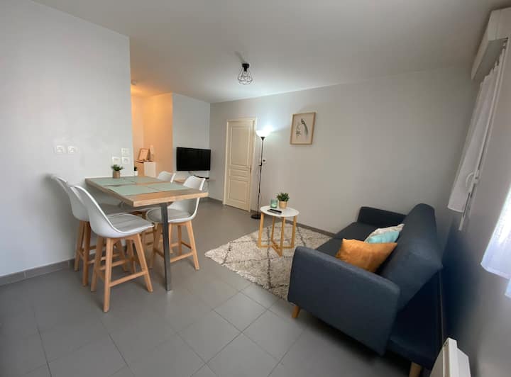 Appartement Moderne Et Fonctionnel Avec Parking - Mur gallo-romain de Saint-Lupien