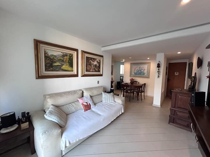 Refúgio Praiano: Apto Reformado A 100m Da Praia - Rio de Janeiro