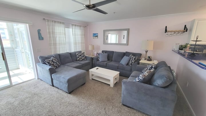 Spacious 1st-floor Rehoboth End Unit, 3 Pools - Rehoboth Beach, DE