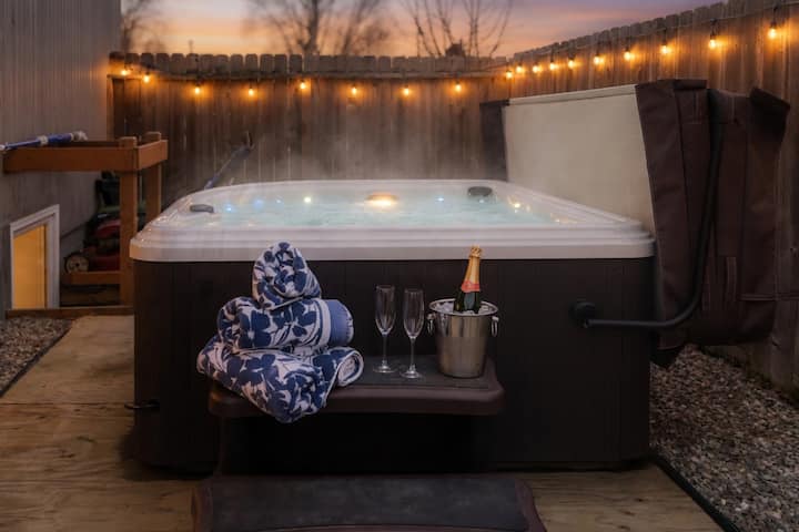 Downtown 3br, Hot Tub, Free Parking, Sleeps 6 - Anchorage, AK