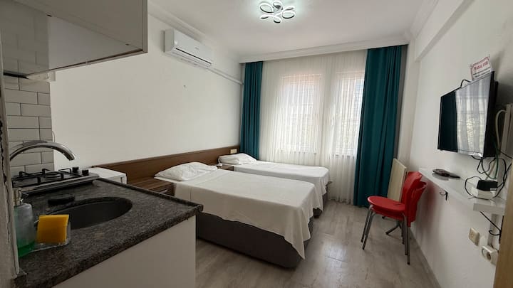 Kısmi Deniz Manzaralı Balkonsuz Daire 1+0 - Fethiye