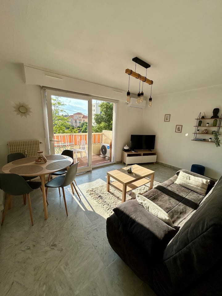 Grand Studio Climatisé Avec Parking Bien Placé - Juan les Pins