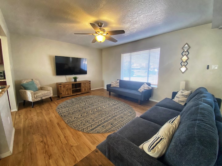 Game Room - Mountain Views - King Bed - Near Golf Course - Intel - Rust Medical - Corrales, NM